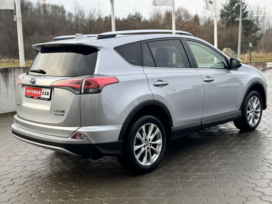 Grey Toyota RAV4 2017 in Vilnius, with an engine capacity of 2.50 L and mileage of 129 thousand km for 18550 €, photo 30 on AUTOMOTO.COM.LV