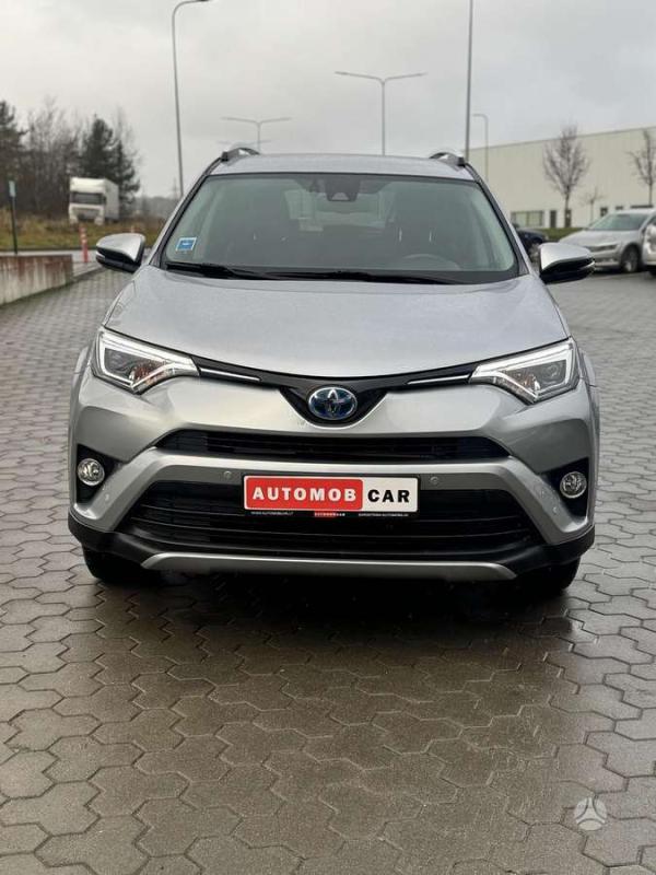 Pelēks Toyota RAV4 2017 Viļņa, ar dzinēja tilpumu 2.49 L un nobraukumu 129 tūkst. km par 18550 €, foto 4 vietnē AUTOMOTO.COM.LV