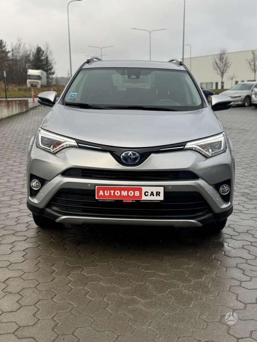 Pelēks Toyota RAV4 2017 Viļņa, ar dzinēja tilpumu 2.49 L un nobraukumu 129 tūkst. km par 18550 €, foto 4 vietnē AUTOMOTO.COM.LV