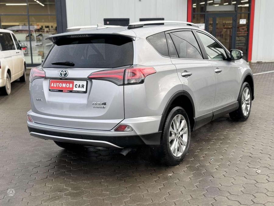 Pelēks Toyota RAV4 2017 Viļņa, ar dzinēja tilpumu 2.49 L un nobraukumu 129 tūkst. km par 18550 €, foto 6 vietnē AUTOMOTO.COM.LV