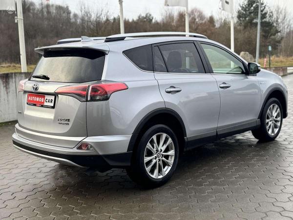 Pelēks Toyota RAV4 2017 Viļņa, ar dzinēja tilpumu 2.49 L un nobraukumu 129 tūkst. km par 18550 €, foto 8 vietnē AUTOMOTO.COM.LV
