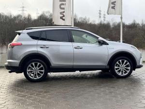 Pelēks Toyota RAV4 2017 Viļņa, ar dzinēja tilpumu 2.49 L un nobraukumu 129 tūkst. km par 18550 €, foto 9 vietnē AUTOMOTO.COM.LV