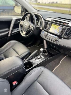 Pelēks Toyota RAV4 2017 Viļņa, ar dzinēja tilpumu 2.49 L un nobraukumu 129 tūkst. km par 18550 €, foto 13 vietnē AUTOMOTO.COM.LV