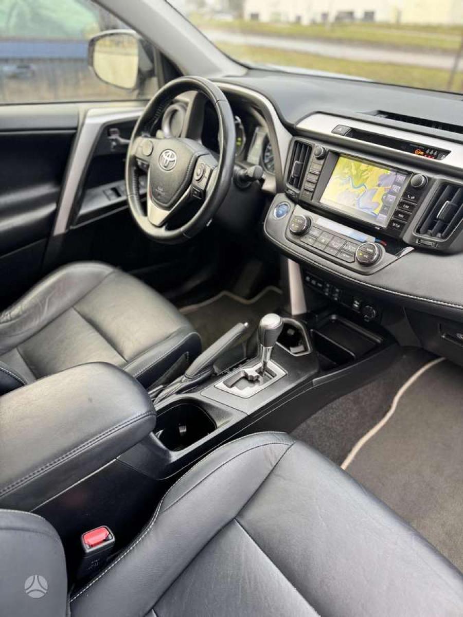 Pelēks Toyota RAV4 2017 Viļņa, ar dzinēja tilpumu 2.49 L un nobraukumu 129 tūkst. km par 18550 €, foto 13 vietnē AUTOMOTO.COM.LV