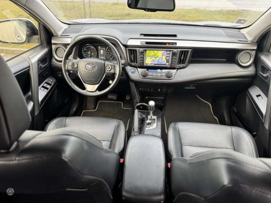 Pelēks Toyota RAV4 2017 Viļņa, ar dzinēja tilpumu 2.49 L un nobraukumu 129 tūkst. km par 18550 €, foto 32 vietnē AUTOMOTO.COM.LV