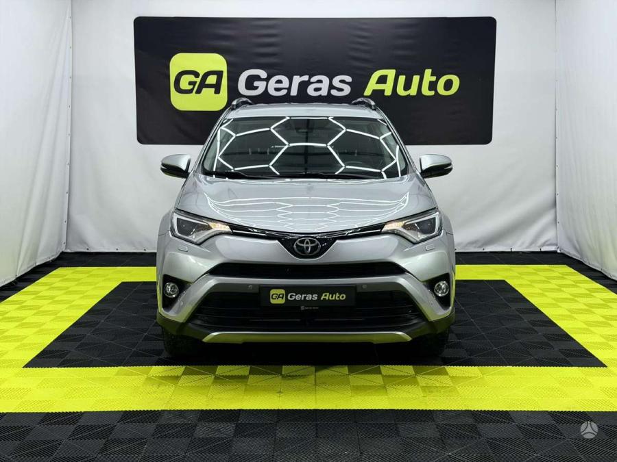 Grey Toyota RAV4 2017 in Vilnius, with an engine capacity of 1.99 L and mileage of 126 thousand km for 16450 €, photo 7 on AUTOMOTO.COM.LV