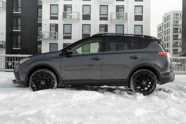 Pelēks Toyota RAV4 2017 Viļņa, ar dzinēja tilpumu 2.49 L un nobraukumu 273 tūkst. km par 16300 €, foto 4 vietnē AUTOMOTO.COM.LV