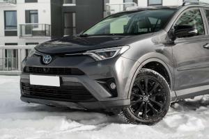 Grey Toyota RAV4 2017 in Vilnius, with an engine capacity of 2.49 L and mileage of 273 thousand km for 16300 €, photo 5 on AUTOMOTO.COM.LV