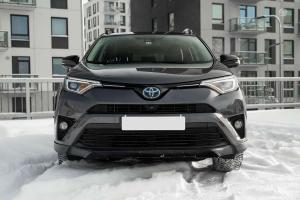 Grey Toyota RAV4 2017 in Vilnius, with an engine capacity of 2.49 L and mileage of 273 thousand km for 16300 €, photo 7 on AUTOMOTO.COM.LV