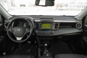 Grey Toyota RAV4 2017 in Vilnius, with an engine capacity of 2.49 L and mileage of 273 thousand km for 16300 €, photo 19 on AUTOMOTO.COM.LV
