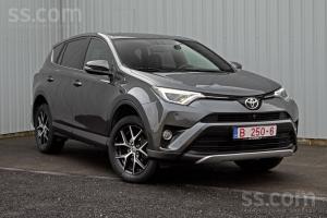 Grey Toyota RAV4 2017 in Ogre, with an engine capacity of 2.00 L and mileage of 179 thousand km for 14500 €, photo  on AUTOMOTO.COM.LV
