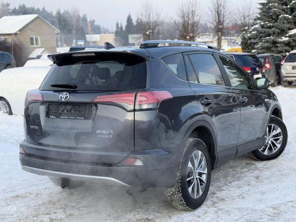 Pelēks Toyota RAV4 2017 Utena, ar dzinēja tilpumu 2.49 L un nobraukumu 200 tūkst. km par 13990 €, foto 2 vietnē AUTOMOTO.COM.LV