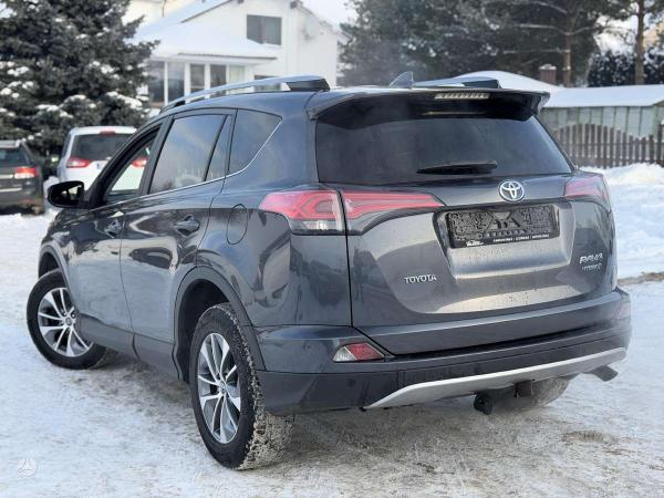 Pelēks Toyota RAV4 2017 Utena, ar dzinēja tilpumu 2.49 L un nobraukumu 200 tūkst. km par 13990 €, foto 4 vietnē AUTOMOTO.COM.LV