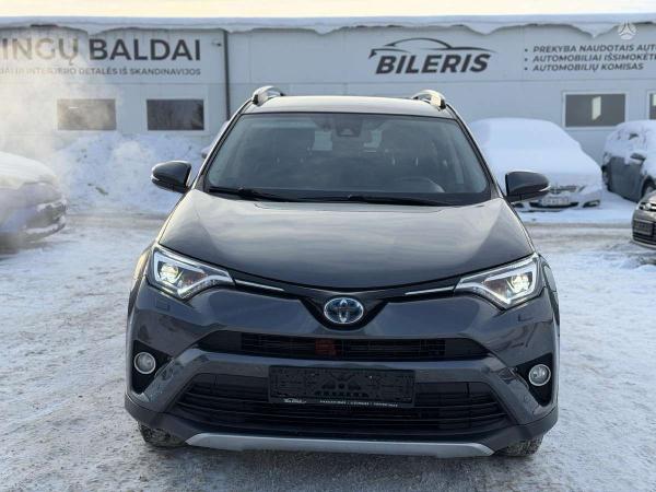 Pelēks Toyota RAV4 2017 Utena, ar dzinēja tilpumu 2.49 L un nobraukumu 200 tūkst. km par 13990 €, foto 5 vietnē AUTOMOTO.COM.LV