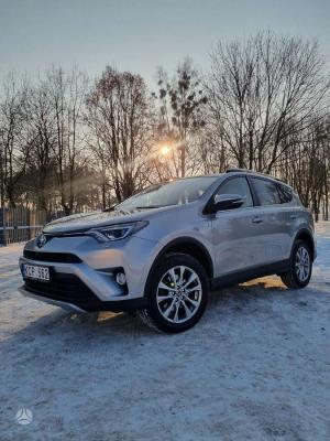 Grey Toyota RAV4 2017 in Kaunas, with an engine capacity of 2.49 L and mileage of 118 thousand km for 19300 €, photo  on AUTOMOTO.COM.LV