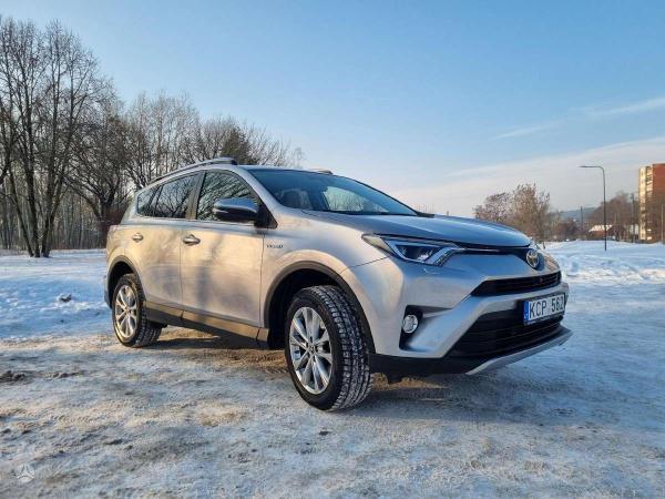 Pelēks Toyota RAV4 2017 Kauņa, ar dzinēja tilpumu 2.49 L un nobraukumu 118 tūkst. km par 19300 €, foto 2 vietnē AUTOMOTO.COM.LV