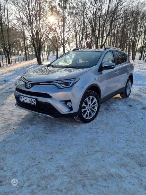 Pelēks Toyota RAV4 2017 Kauņa, ar dzinēja tilpumu 2.49 L un nobraukumu 118 tūkst. km par 19300 €, foto 3 vietnē AUTOMOTO.COM.LV