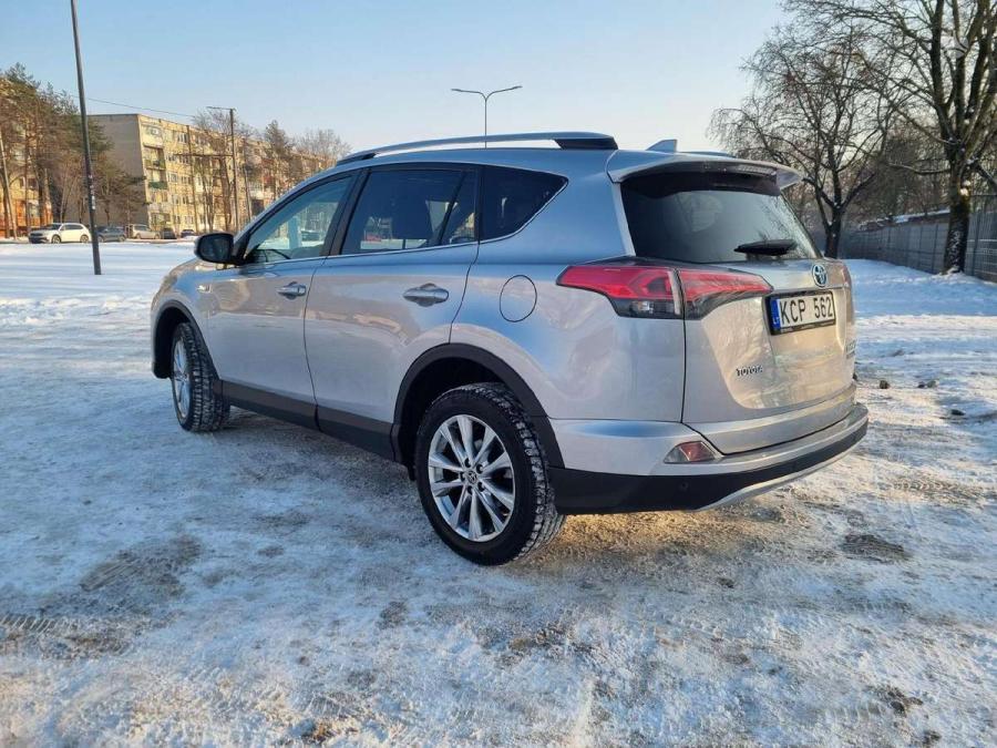 Pelēks Toyota RAV4 2017 Kauņa, ar dzinēja tilpumu 2.49 L un nobraukumu 118 tūkst. km par 19300 €, foto 6 vietnē AUTOMOTO.COM.LV