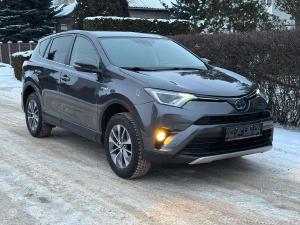 Grey Toyota RAV4 2017 in Marijampole, with an engine capacity of 2.49 L and mileage of 262 thousand km for 14350 €, photo  on AUTOMOTO.COM.LV