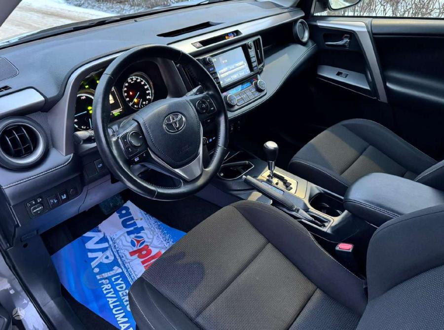 Pelēks Toyota RAV4 2017 Marijampole, ar dzinēja tilpumu 2.49 L un nobraukumu 262 tūkst. km par 14350 €, foto 9 vietnē AUTOMOTO.COM.LV