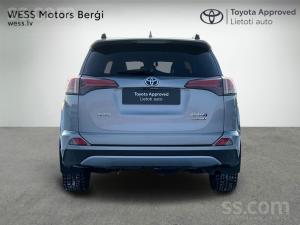 Grey Toyota RAV4 2017 in Riga, with an engine capacity of 2.50 L and mileage of 127 thousand km for 18490 €, photo 4 on AUTOMOTO.COM.LV