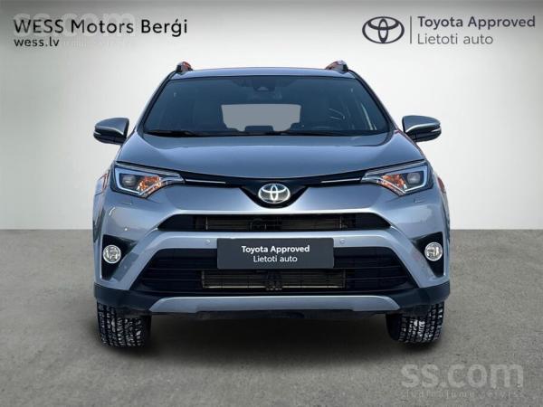 Grey Toyota RAV4 2017 in Riga, with an engine capacity of 2.50 L and mileage of 127 thousand km for 18490 €, photo 5 on AUTOMOTO.COM.LV