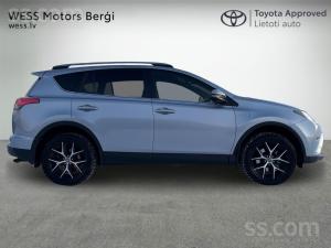 Grey Toyota RAV4 2017 in Riga, with an engine capacity of 2.50 L and mileage of 127 thousand km for 18490 €, photo 24 on AUTOMOTO.COM.LV