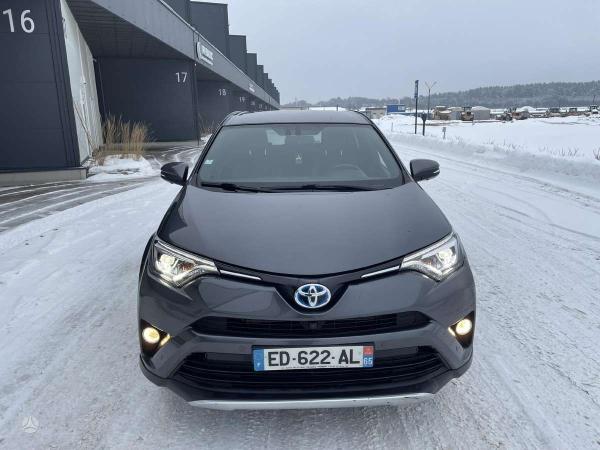 Grey Toyota RAV4 2017 in Vilnius, with an engine capacity of 2.50 L and mileage of 240 thousand km for 15500 €, photo 3 on AUTOMOTO.COM.LV
