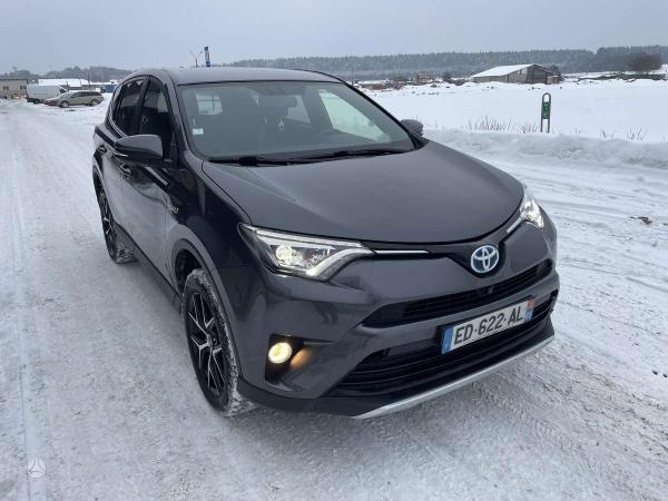Grey Toyota RAV4 2017 in Vilnius, with an engine capacity of 2.50 L and mileage of 240 thousand km for 15500 €, photo 4 on AUTOMOTO.COM.LV
