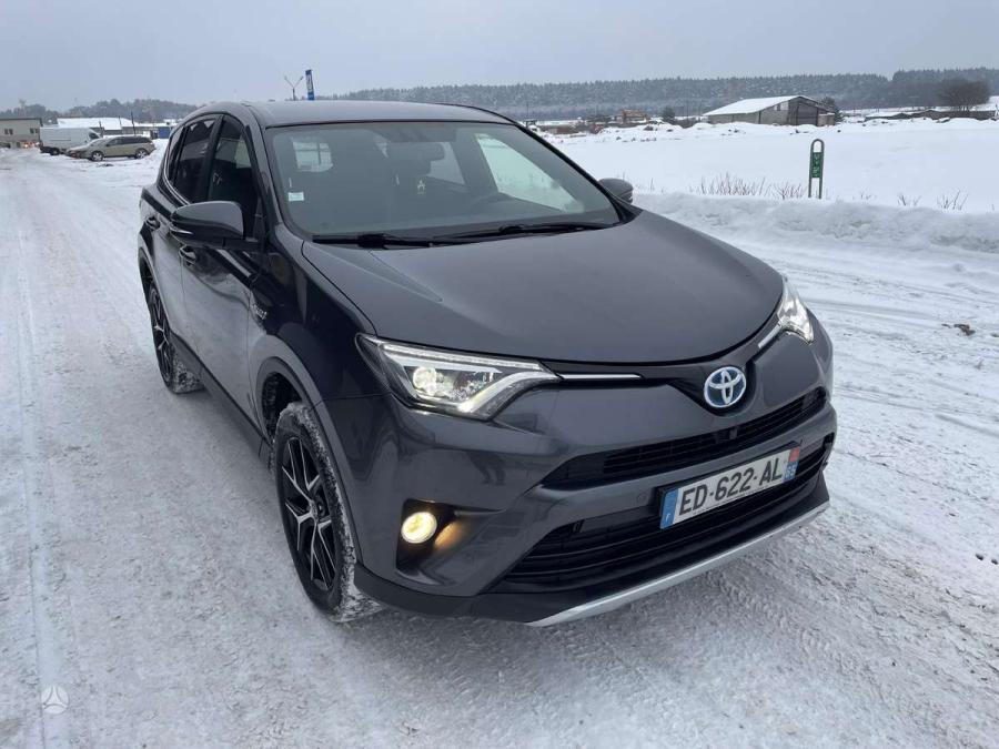Grey Toyota RAV4 2017 in Vilnius, with an engine capacity of 2.50 L and mileage of 240 thousand km for 15500 €, photo 4 on AUTOMOTO.COM.LV