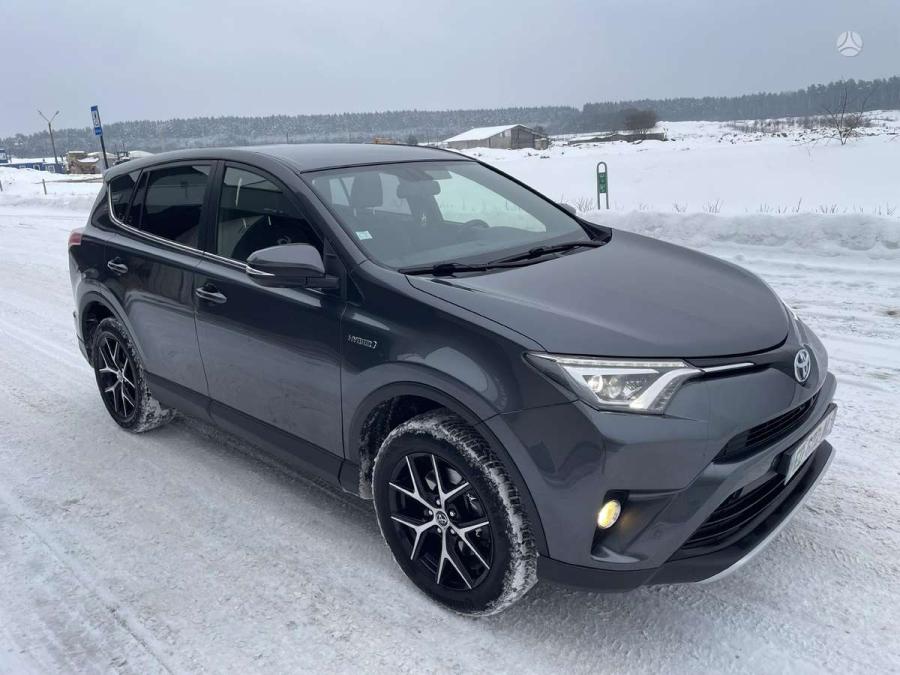 Grey Toyota RAV4 2017 in Vilnius, with an engine capacity of 2.50 L and mileage of 240 thousand km for 15500 €, photo 5 on AUTOMOTO.COM.LV
