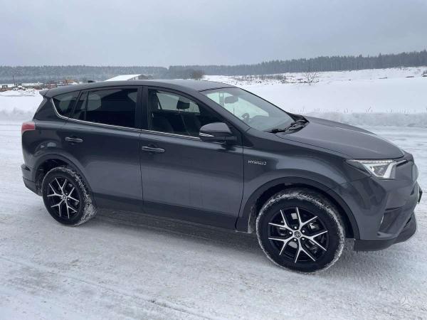 Grey Toyota RAV4 2017 in Vilnius, with an engine capacity of 2.50 L and mileage of 240 thousand km for 15500 €, photo 6 on AUTOMOTO.COM.LV