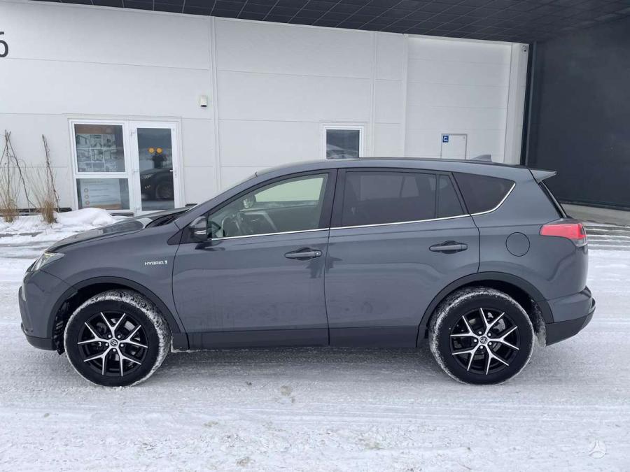 Grey Toyota RAV4 2017 in Vilnius, with an engine capacity of 2.50 L and mileage of 240 thousand km for 15500 €, photo 15 on AUTOMOTO.COM.LV