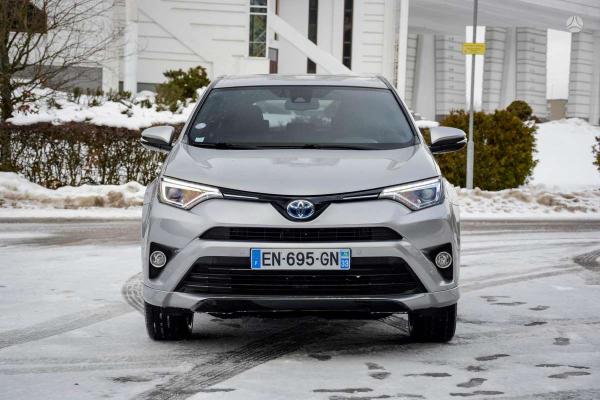 Pelēks Toyota RAV4 2017 Elektrėnai, ar dzinēja tilpumu 2.49 L un nobraukumu 165 tūkst. km par 15750 €, foto 2 vietnē AUTOMOTO.COM.LV