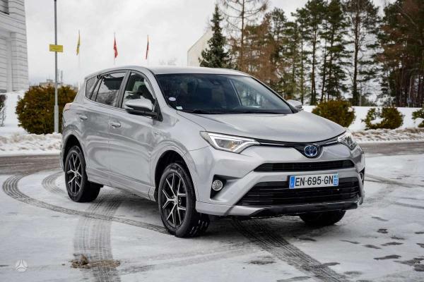 Pelēks Toyota RAV4 2017 Elektrėnai, ar dzinēja tilpumu 2.49 L un nobraukumu 165 tūkst. km par 15750 €, foto 3 vietnē AUTOMOTO.COM.LV