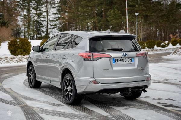 Pelēks Toyota RAV4 2017 Elektrėnai, ar dzinēja tilpumu 2.49 L un nobraukumu 165 tūkst. km par 15750 €, foto 7 vietnē AUTOMOTO.COM.LV