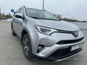 Grey Toyota RAV4 2017 in Narva, with an engine capacity of 2.00 L and mileage of 179 thousand km for 14999 €, photo  on AUTOMOTO.COM.LV