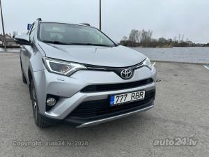 Grey Toyota RAV4 2017 in Narva, with an engine capacity of 2.00 L and mileage of 179 thousand km for 14999 €, photo 3 on AUTOMOTO.COM.LV