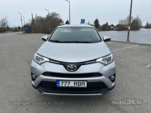 Grey Toyota RAV4 2017 in Narva, with an engine capacity of 2.00 L and mileage of 179 thousand km for 14999 €, photo 4 on AUTOMOTO.COM.LV