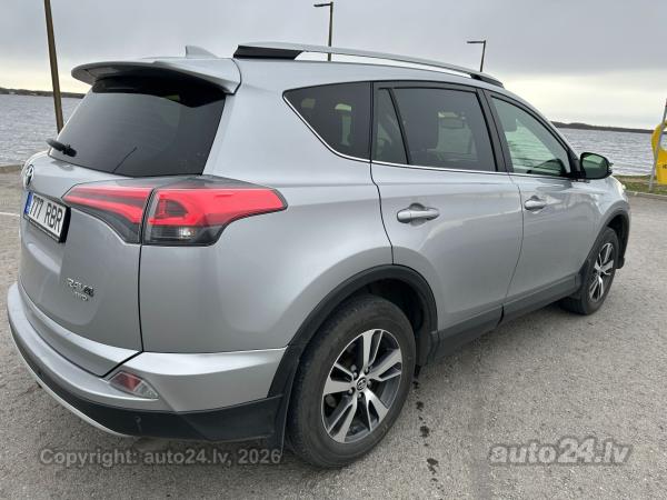 Pelēks Toyota RAV4 2017 Narva, ar dzinēja tilpumu 2.00 L un nobraukumu 179 tūkst. km par 14999 €, foto 5 vietnē AUTOMOTO.COM.LV