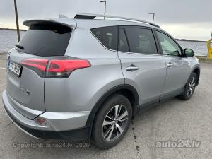 Grey Toyota RAV4 2017 in Narva, with an engine capacity of 2.00 L and mileage of 179 thousand km for 14999 €, photo 6 on AUTOMOTO.COM.LV
