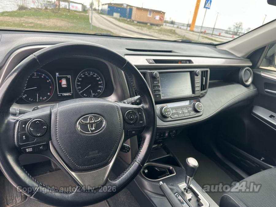 Grey Toyota RAV4 2017 in Narva, with an engine capacity of 2.00 L and mileage of 179 thousand km for 14999 €, photo 19 on AUTOMOTO.COM.LV