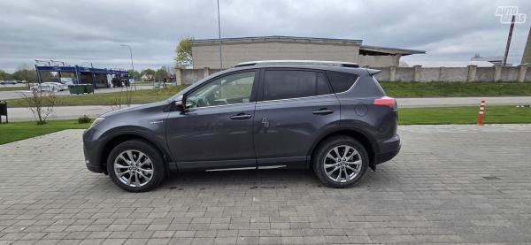 Pelēks Toyota RAV4 2017 Šilutė, ar dzinēja tilpumu 2.50 L un nobraukumu 195 tūkst. km par 16700 €, foto 1 vietnē AUTOMOTO.COM.LV