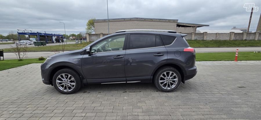 Pelēks Toyota RAV4 2017 Šilutė, ar dzinēja tilpumu 2.50 L un nobraukumu 195 tūkst. km par 16700 €, foto 1 vietnē AUTOMOTO.COM.LV