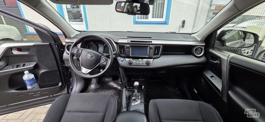 Pelēks Toyota RAV4 2017 Šilutė, ar dzinēja tilpumu 2.50 L un nobraukumu 195 tūkst. km par 16700 €, foto 6 vietnē AUTOMOTO.COM.LV