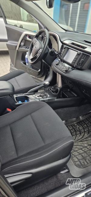 Pelēks Toyota RAV4 2017 Šilutė, ar dzinēja tilpumu 2.50 L un nobraukumu 195 tūkst. km par 16700 €, foto 8 vietnē AUTOMOTO.COM.LV