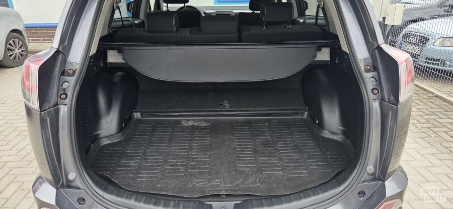 Pelēks Toyota RAV4 2017 Šilutė, ar dzinēja tilpumu 2.50 L un nobraukumu 195 tūkst. km par 16700 €, foto 13 vietnē AUTOMOTO.COM.LV