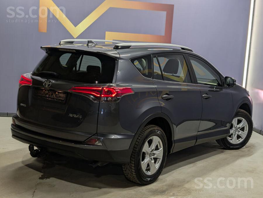Grey Toyota RAV4 2017 in Jurmala, with an engine capacity of 2.00 L and mileage of 293 thousand km for 12950 €, photo 5 on AUTOMOTO.COM.LV