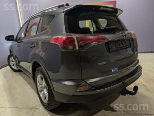 Grey Toyota RAV4 2017 in Jurmala, with an engine capacity of 2.00 L and mileage of 293 thousand km for 12950 €, photo 7 on AUTOMOTO.COM.LV