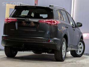 Grey Toyota RAV4 2017 in Jurmala, with an engine capacity of 2.00 L and mileage of 293 thousand km for 12950 €, photo 9 on AUTOMOTO.COM.LV